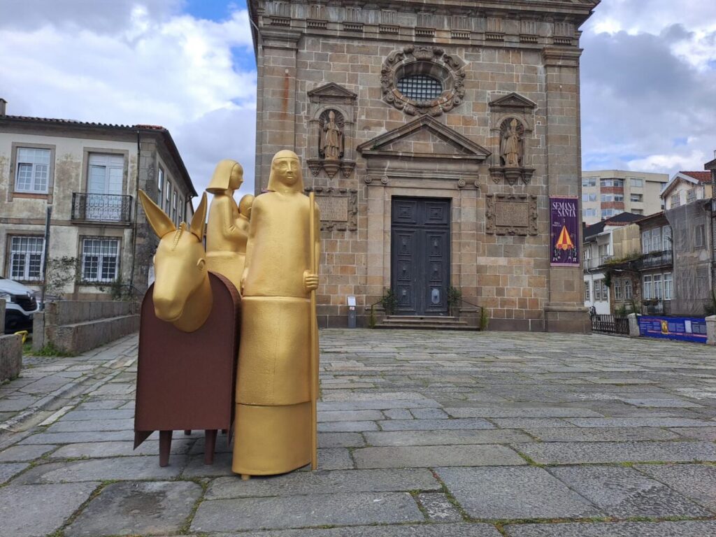 Braga. Escultura imortaliza a Procissão da Burrinha – O Amarense