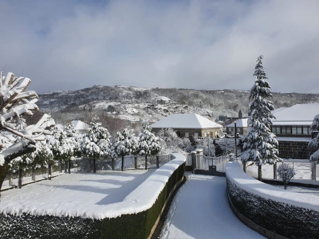 As imagens da neve em Castro Laboreiro – O Vilaverdense