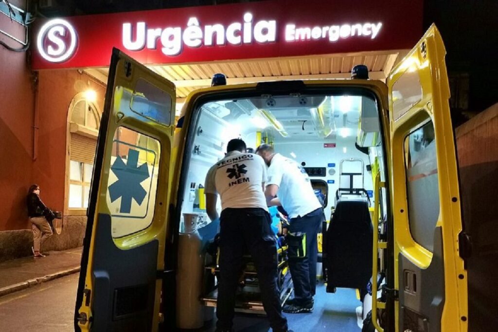 Autoridades investigam morte de adolescente de 15 anos encontrado junto ...