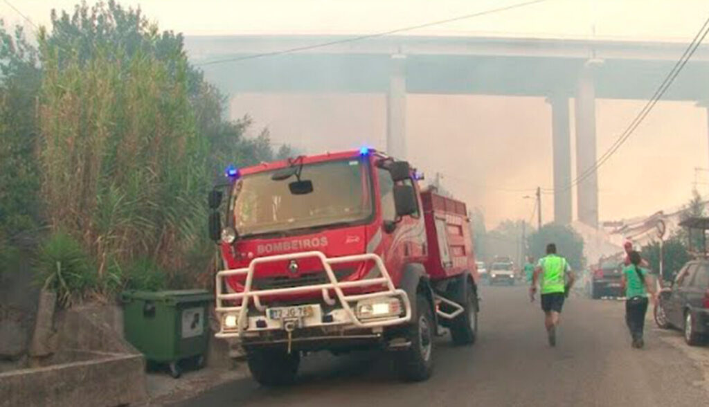 DGS emite recomendações em caso de exposição ao fumo: «Ingerir leite em ...