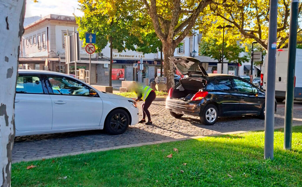 Alerta. Colisão entre dois carros condiciona trânsito no centro de Vila ...