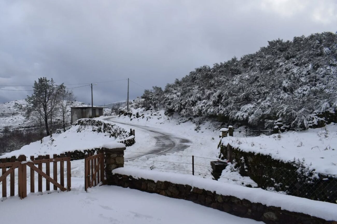 Neve cobre a Peneda e transforma paisagem da Branda da Bouça dos Homens ...
