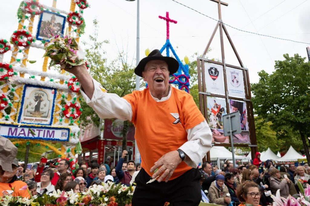 Festa das Cruzes arranca em Barcelos com morteiros, arcos de romaria e ...